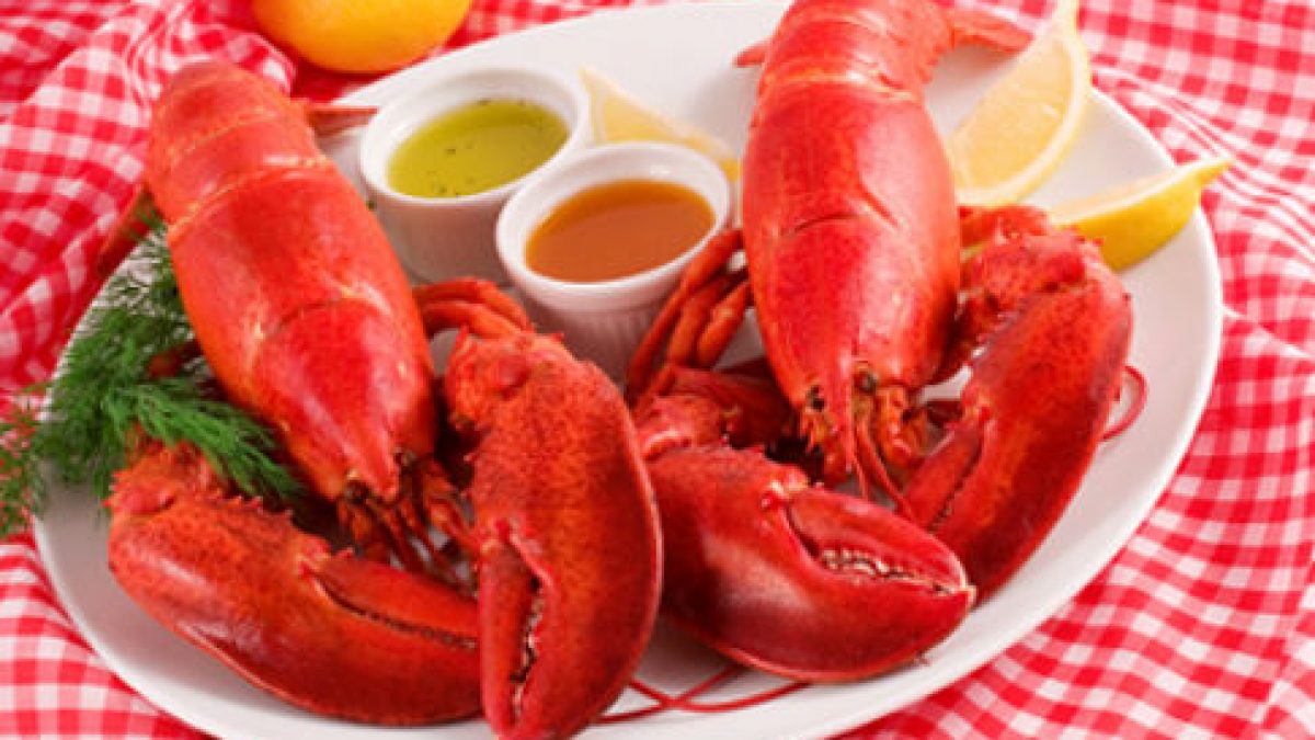 Which is better steaming or boiling lobster?