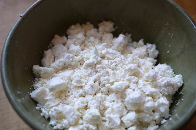 Which is milder feta or goat cheese?