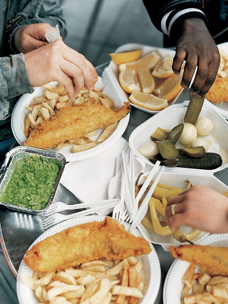 Which mushy vegetables are traditionally eaten with fish and chips?