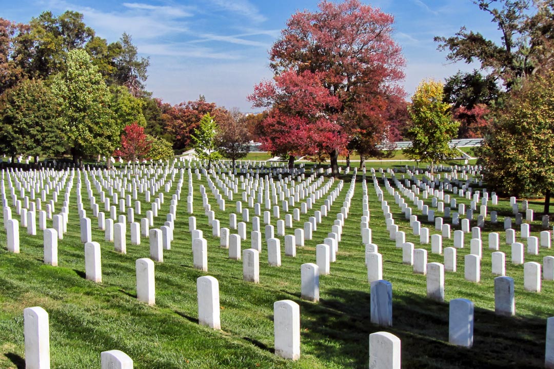 Who can be buried at Arlington National Cemetery?
