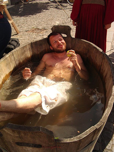 Why didn't people bathe in medieval times?