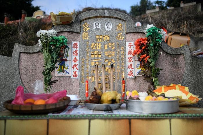Why do Chinese offer food to the dead?