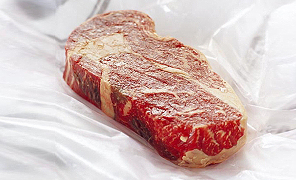 Why is it important to completely thaw the meat or poultry being used for smoking process?