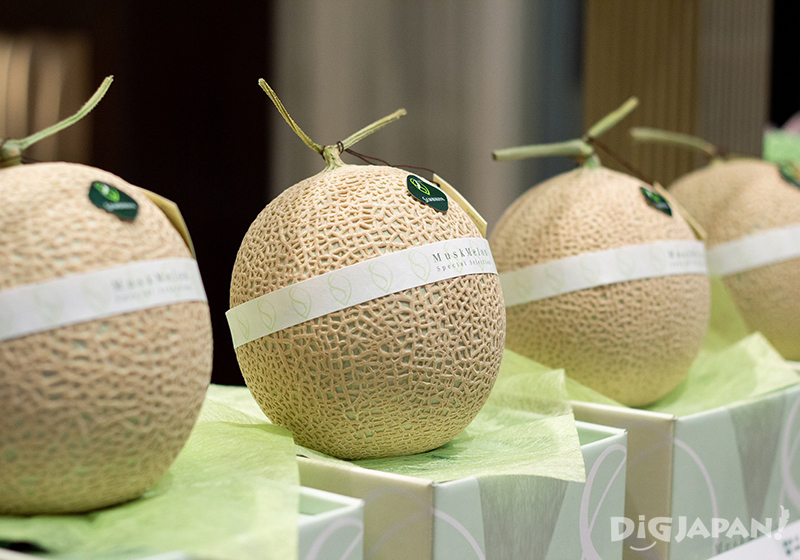 Why is Japanese gift fruit considered so valuable?